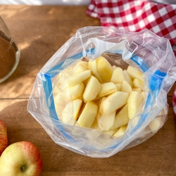 How to freeze apples for apple pie recipes - Freezer friendly recipes